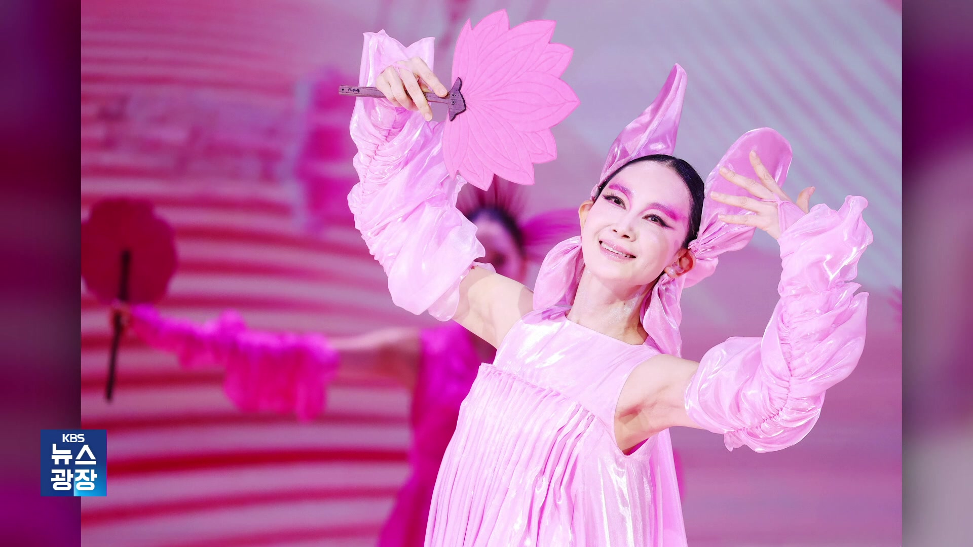 [잇슈 컬처] ‘56세’ 배우 채시라, 정식 무용수 데뷔 | TVING