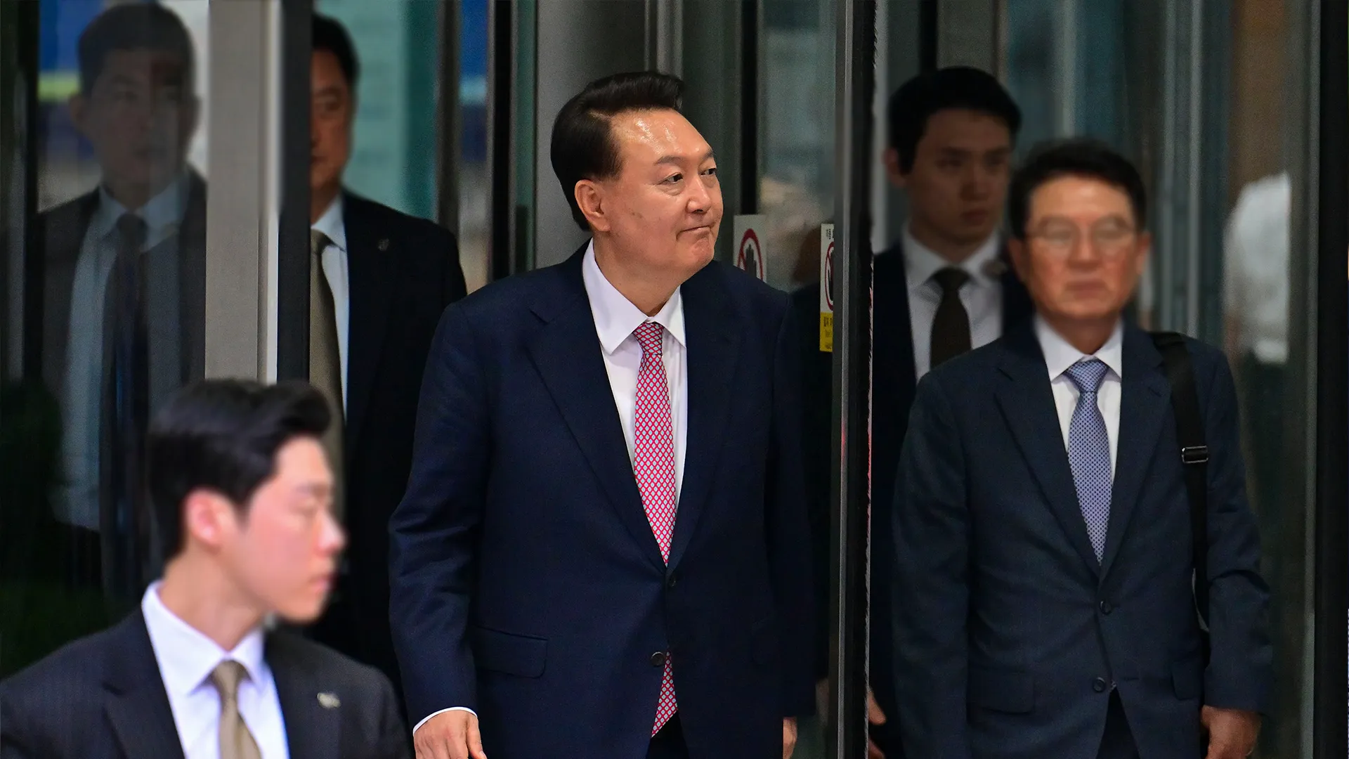 尹, 오늘 경찰 2차 소환에도 불응…"현재까지 연락 없어" | TVING