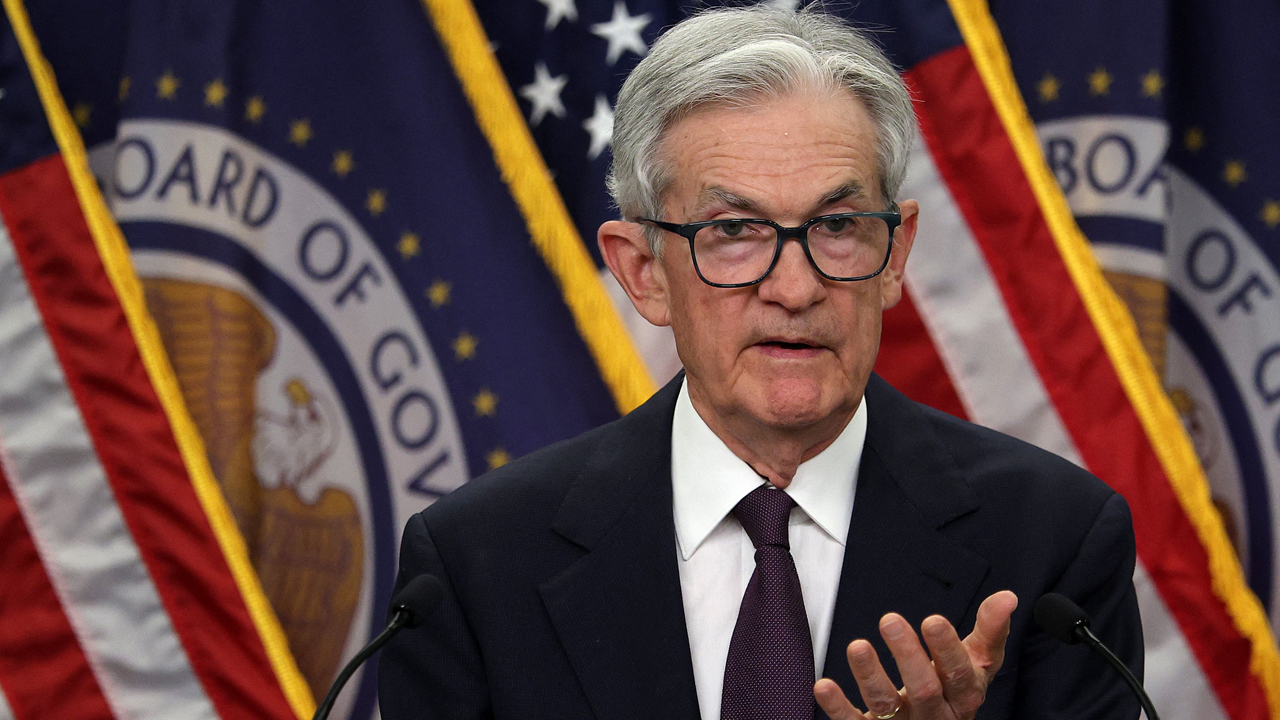 트럼프 압박에도 미 연준, 금리 4연속 동결…“경제 불확실성 여전” | TVING