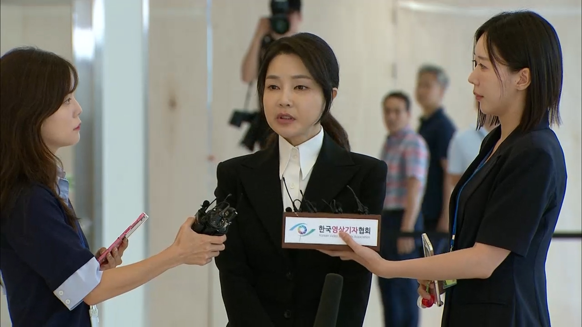 김건희, 통일교 간부에 "인삼차 잘 받아"…녹취록에도 혐의 부인 | TVING