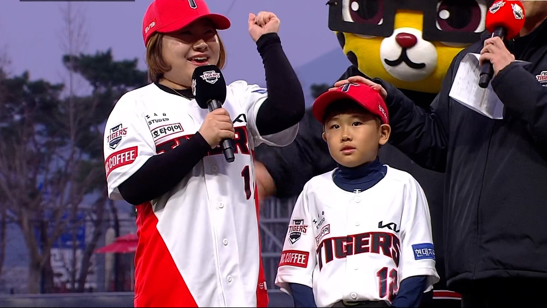 [KIA] 2024/3/27 2017 타이거즈 우승 현장을 함께한 찐팬 시구&시타 | TVING