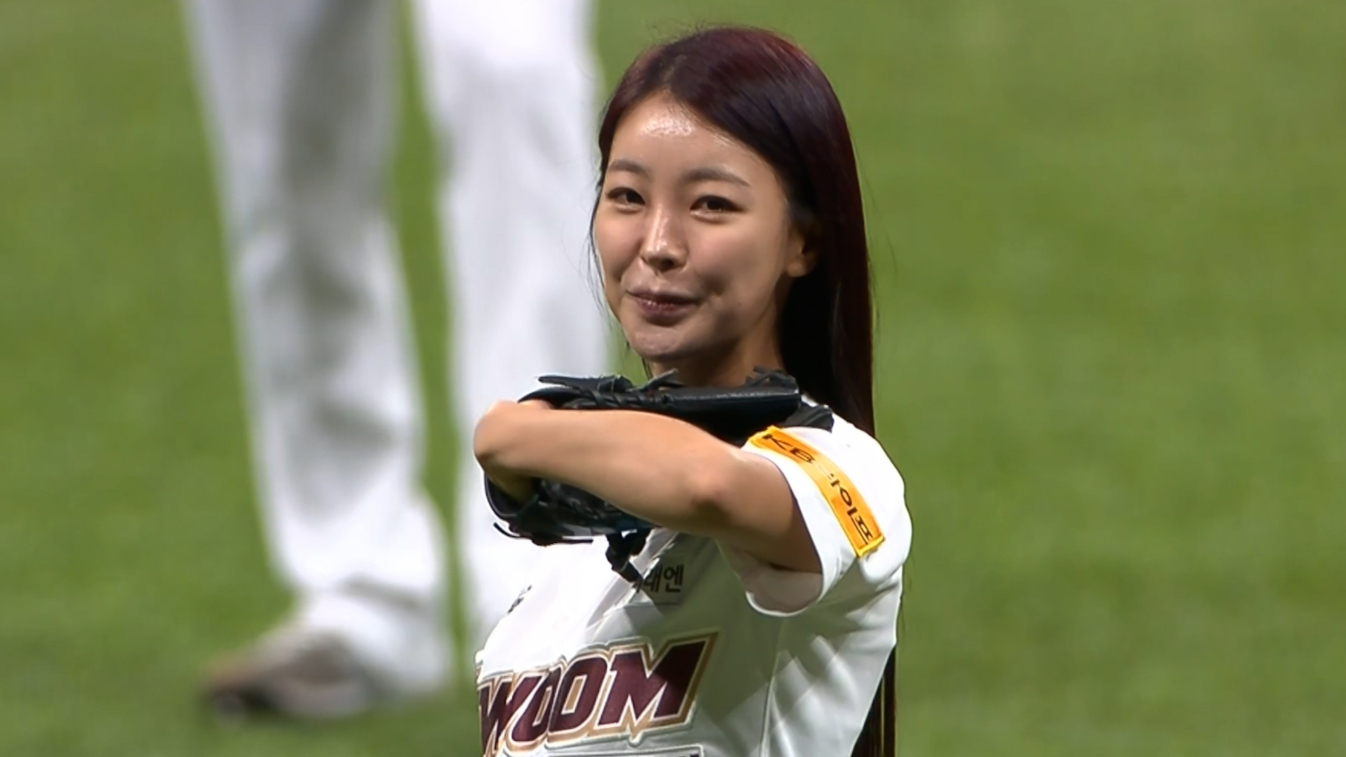 [키움] 2024/4/7 배우 고원희 승리 기원 시구 | TVING