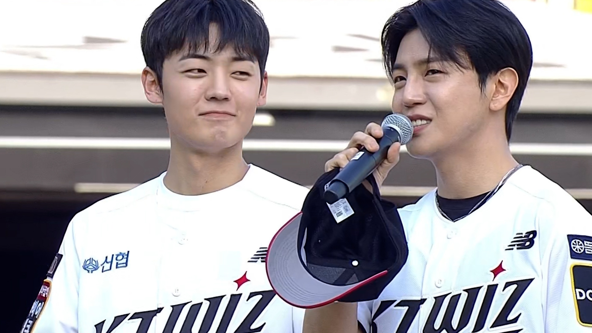 [KT] 2024/4/13 보이그룹 ACE 동훈&유찬 - 승리 기원 시구&시타 | TVING