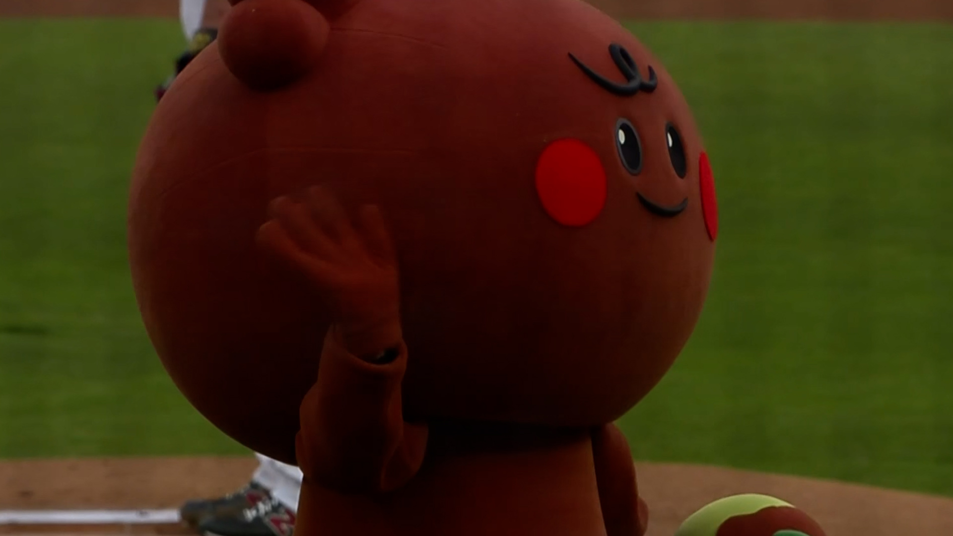 [SSG] 2024/4/19 짜파게티 마스코트 짜스의 경기 전 시구 행사 | TVING