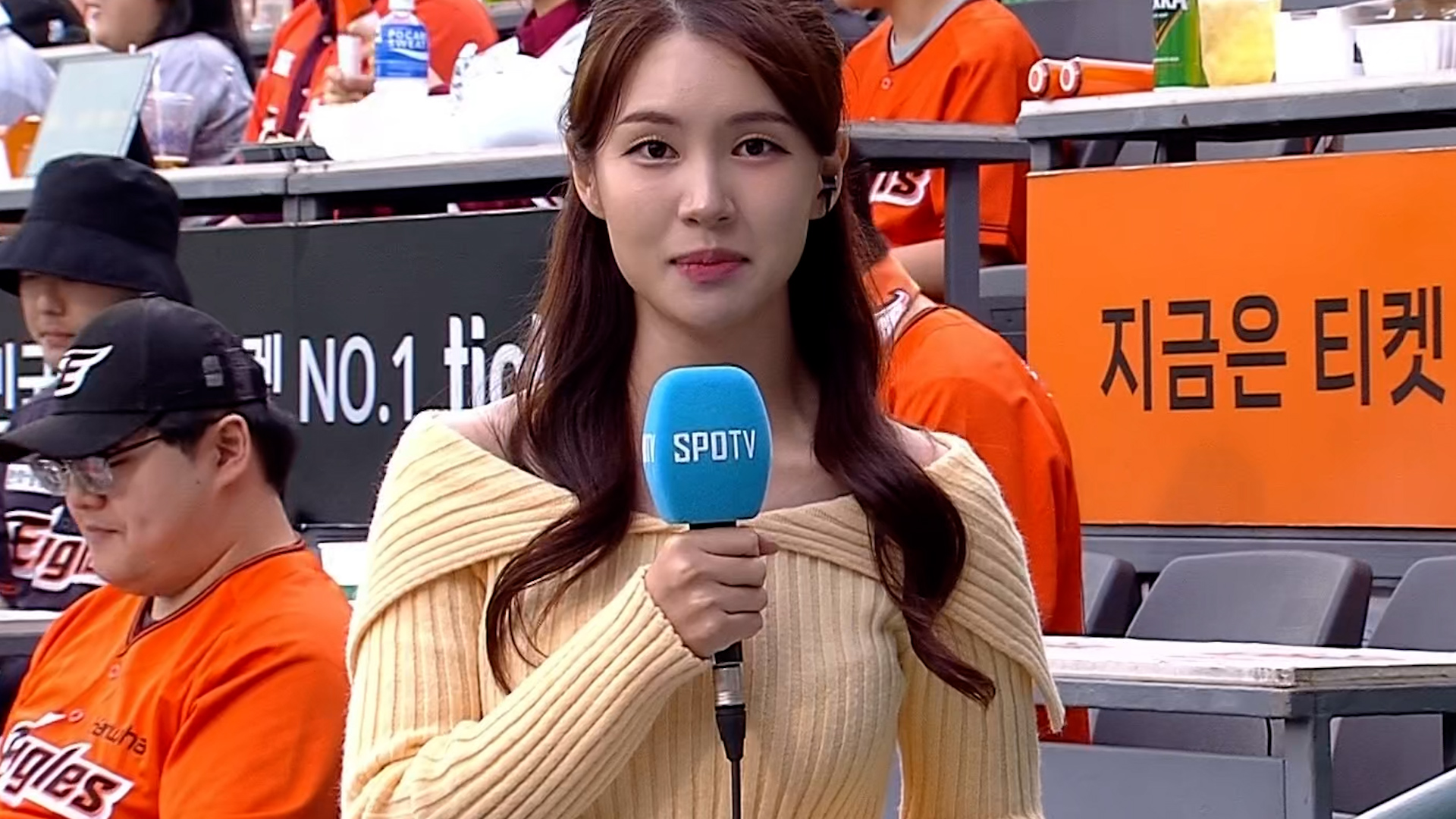 [한화] 2024/4/19 장민지 리포터의 경기 전 현장 리포팅 | TVING