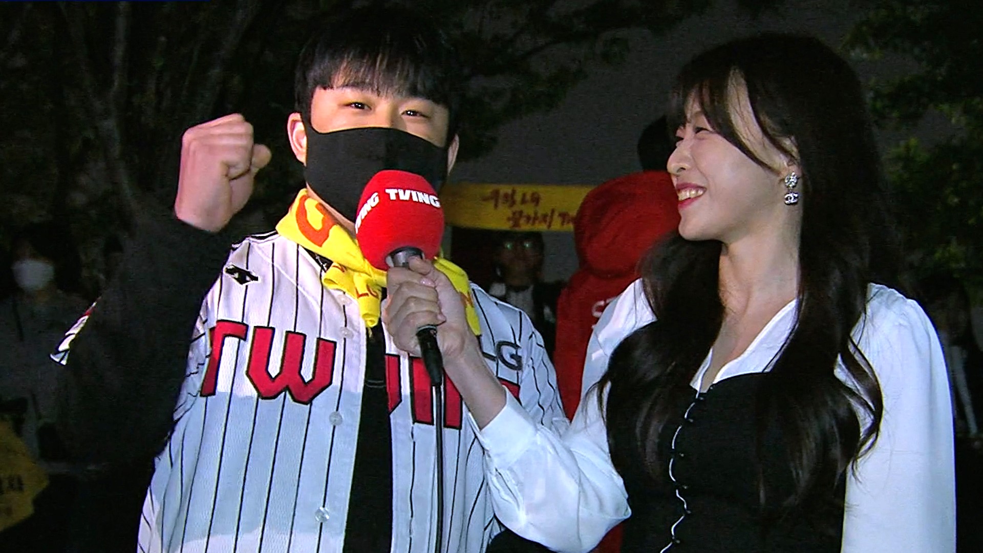 [LG] 2024/4/19 티빙슈퍼매치 퇴근길 인터뷰 - LG팬 | TVING