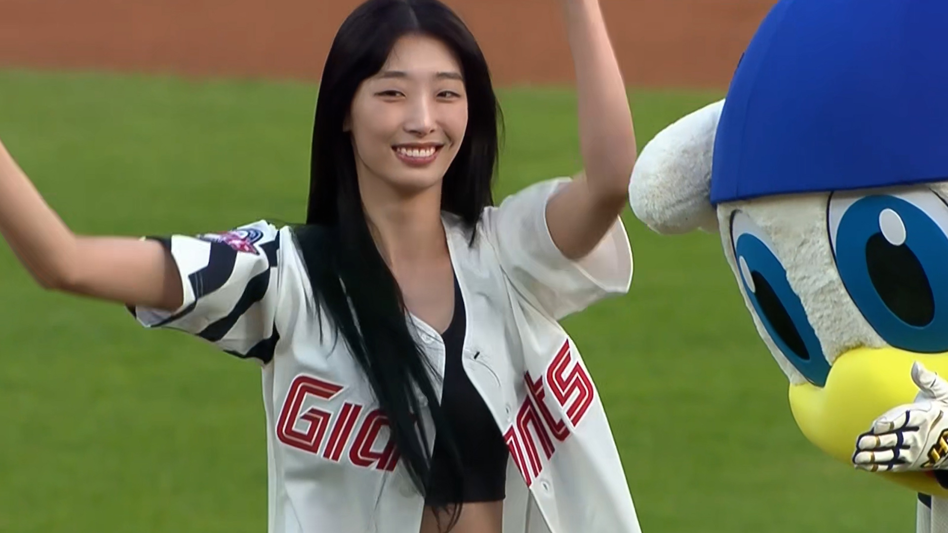 [롯데] 2024/4/25 배우 류다인 시구 행사 | TVING