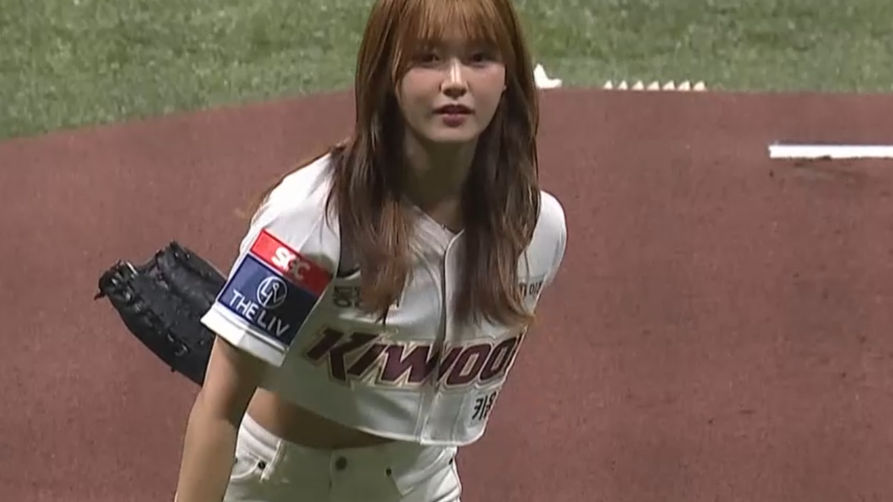 [키움] 2024/4/26 시구 - 배우 남보라 | TVING