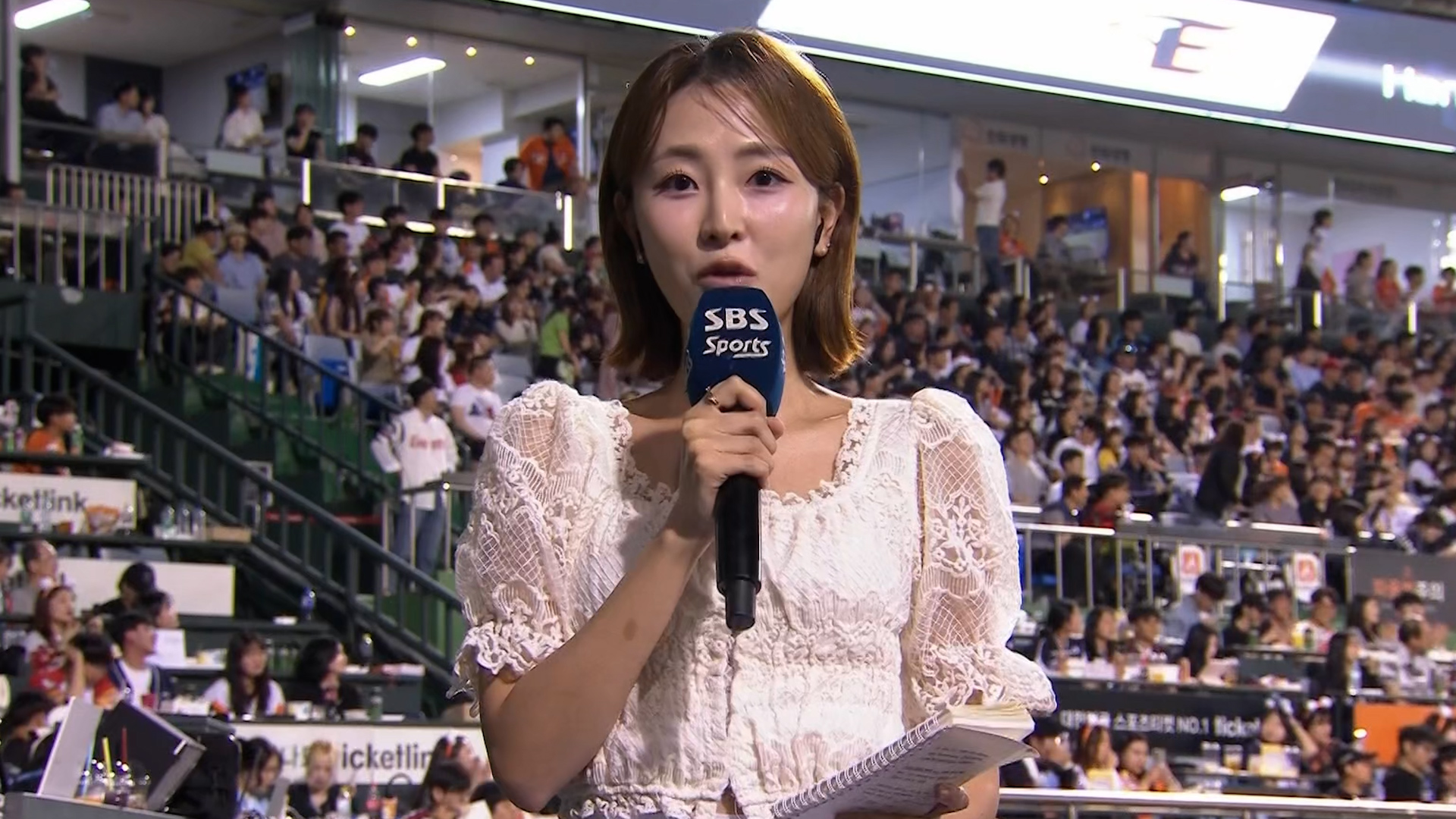 [한화] 2024/5/29 신예원 아나운서의 경기 중간 현장 리포팅 | TVING