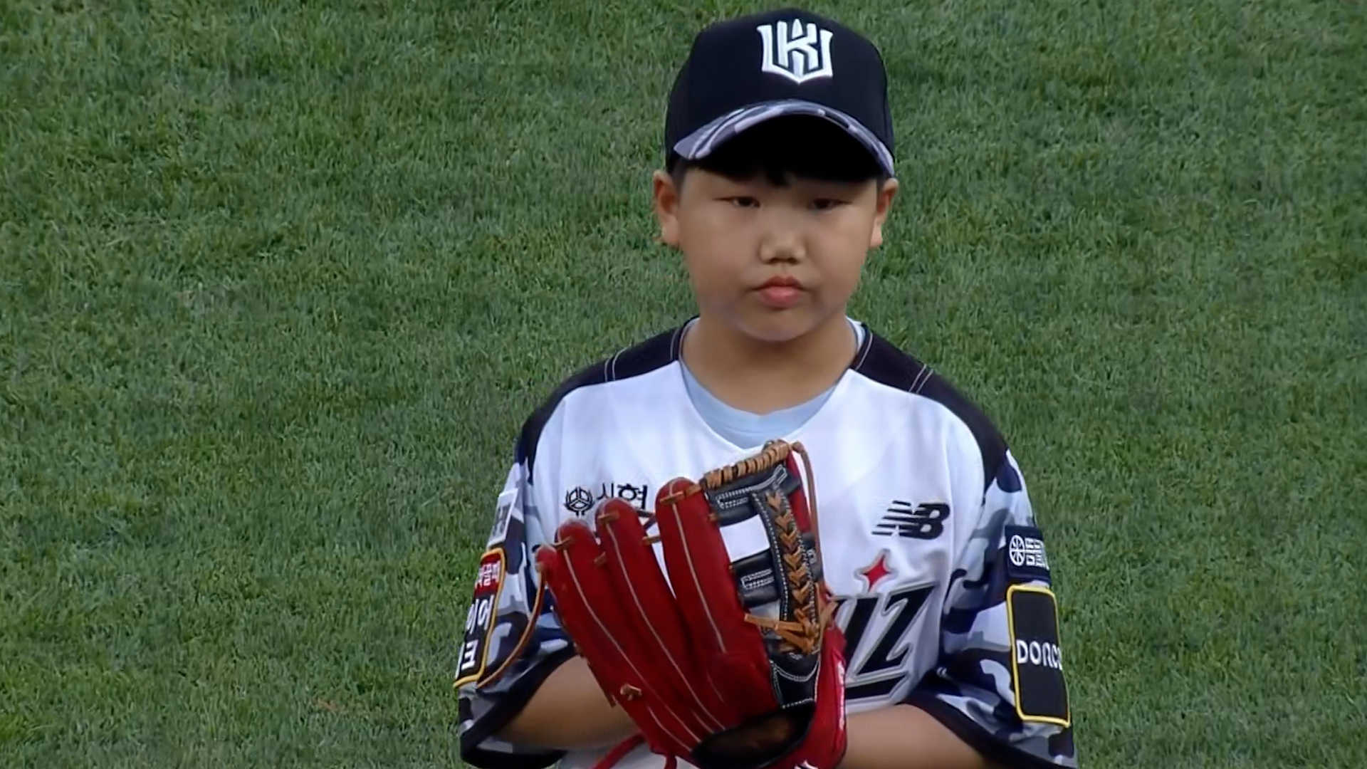 [KT] 6/4 시구&시타 - KT 위즈 팬 김건우 & 김규섭 | TVING