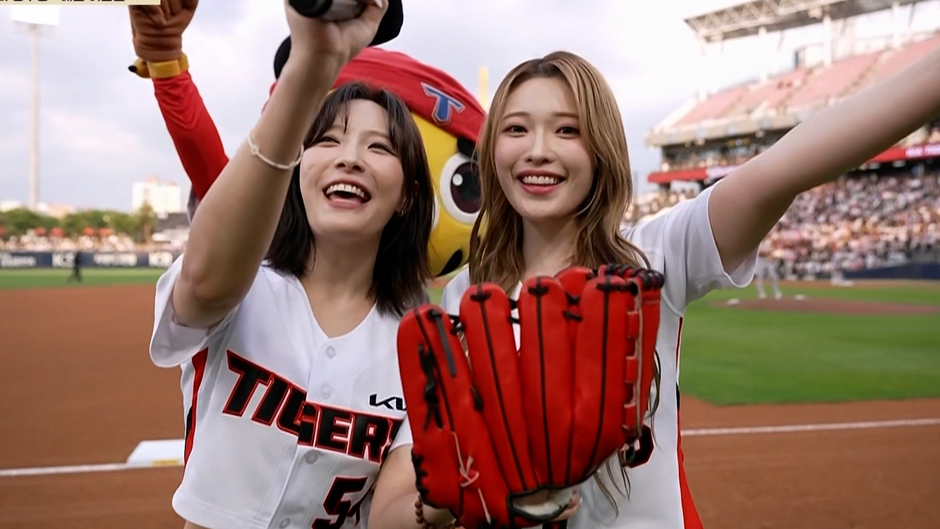 [KIA] 2024/6/4 애국가 제창 및 시구&시타 - 걸그룹 빌리 수현 & 문수아 & 하람 | TVING