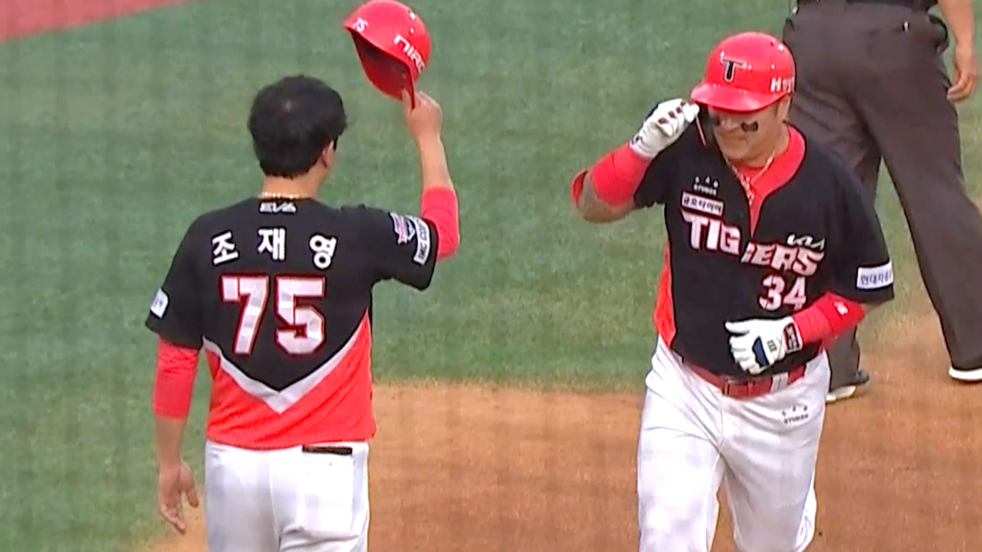 [KIA] 2024/6/14 'KBO 최초 1,600타점' 기록을 자축하는 최형우의 투런포! | TVING