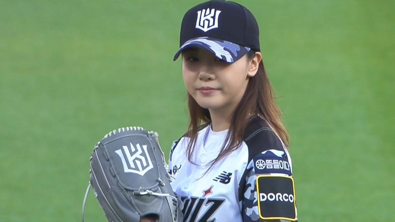 [KT] 2024/6/18 시구 - 방송인 김민아 | TVING