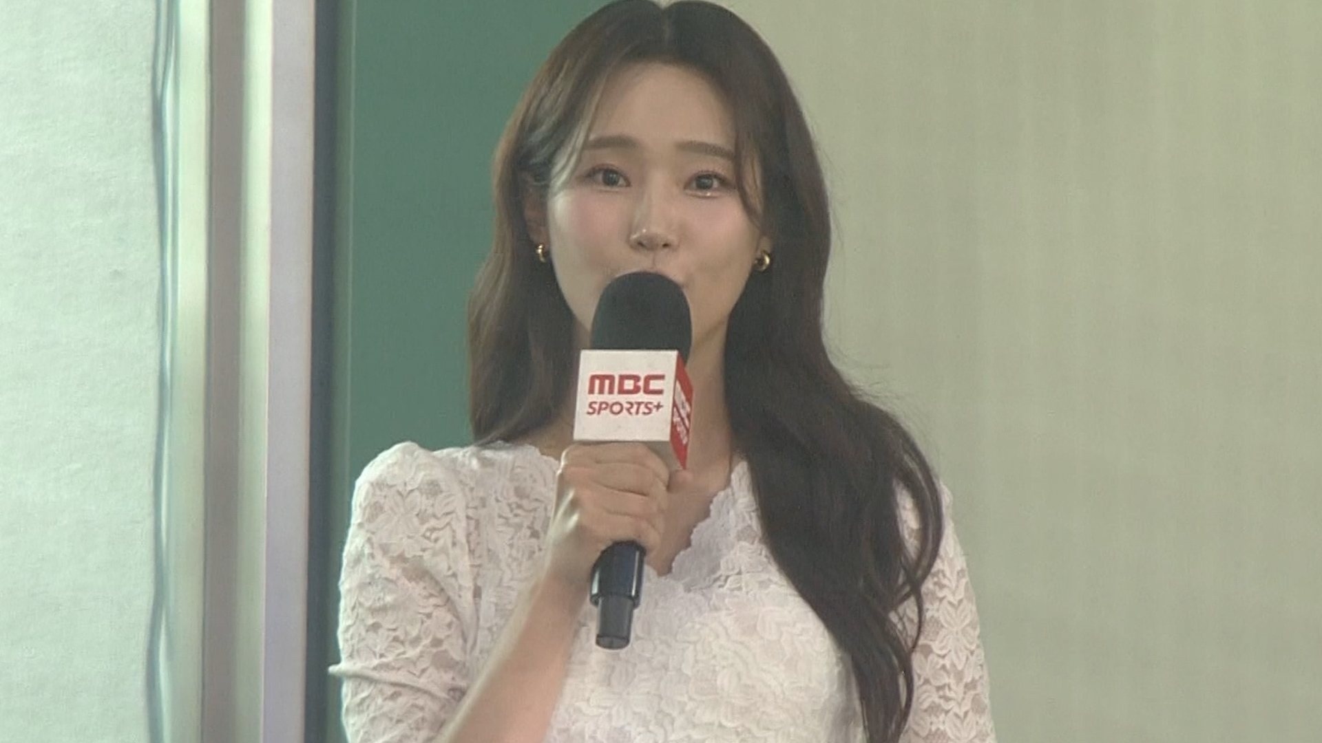 [한화] 2024/6/18 김희연 리포터의 경기 중간 현장 리포팅 | TVING