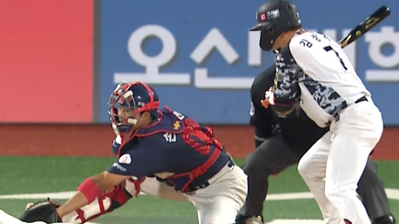 [KT] 2024/6/18 폭투로 홈을 밟아 득점하는 오윤석 | TVING