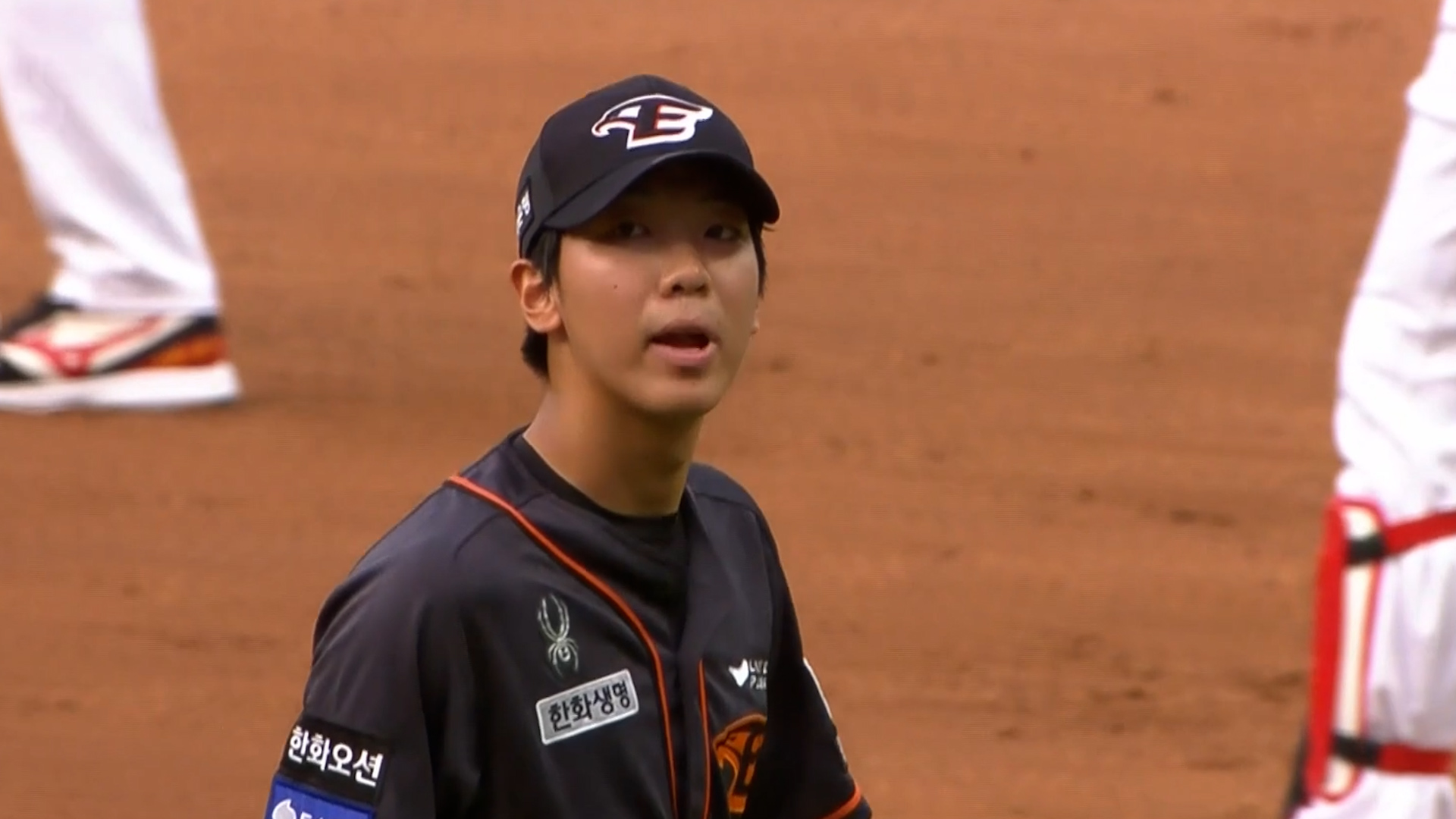 [한화] 2024/6/21 볼넷으로 자초한 만루 위기를 실점 없이 막아내는 황준서 | TVING