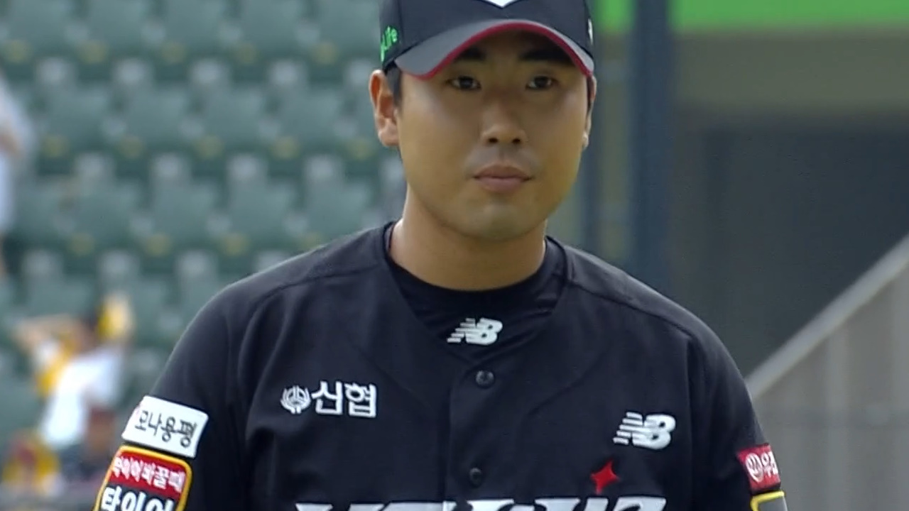 [KT] 6/23 (DH1) 실점 위기에서 등판해 상황을 정리하는 성재헌 | TVING