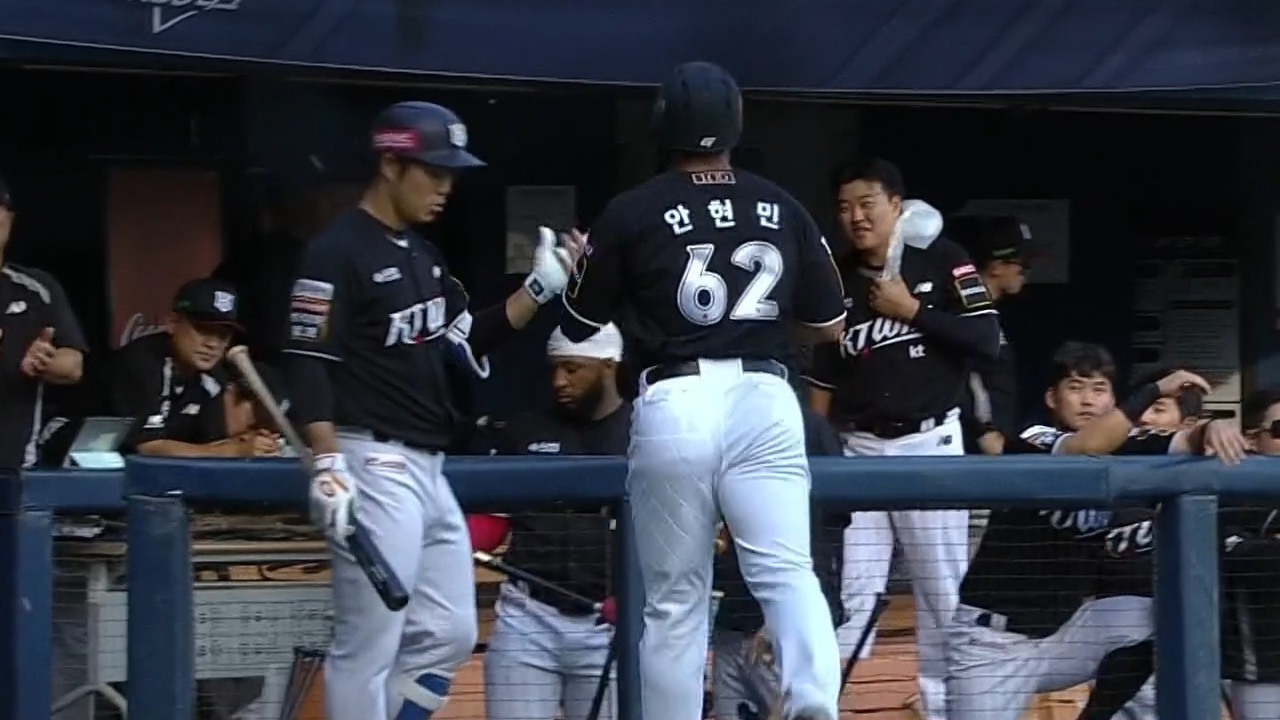 [KT] 2024/6/23 (DH2) 상대 폭투에 안현민이 홈을 밟으며 선취 득점! | TVING