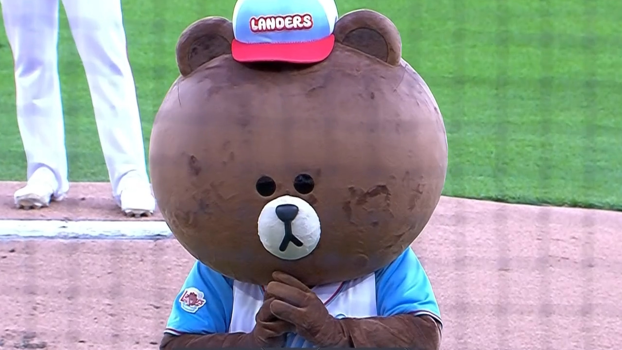 [SSG] 2024/6/26 시구 - 라인프렌즈 캐릭터 브라운 | TVING