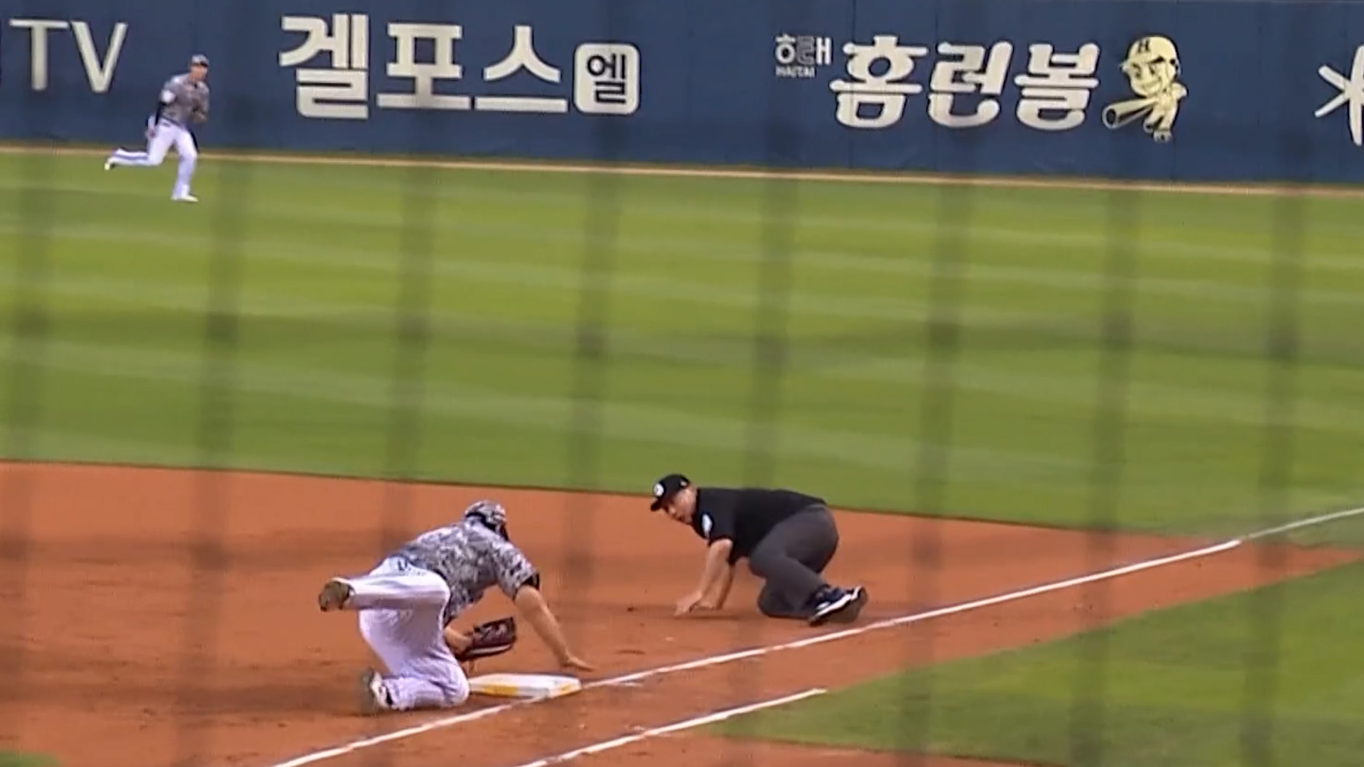 [LG] 2024/6/27 1루심도 깜짝 놀란 강한 타구를 바람같이 처리한 김범석 | TVING