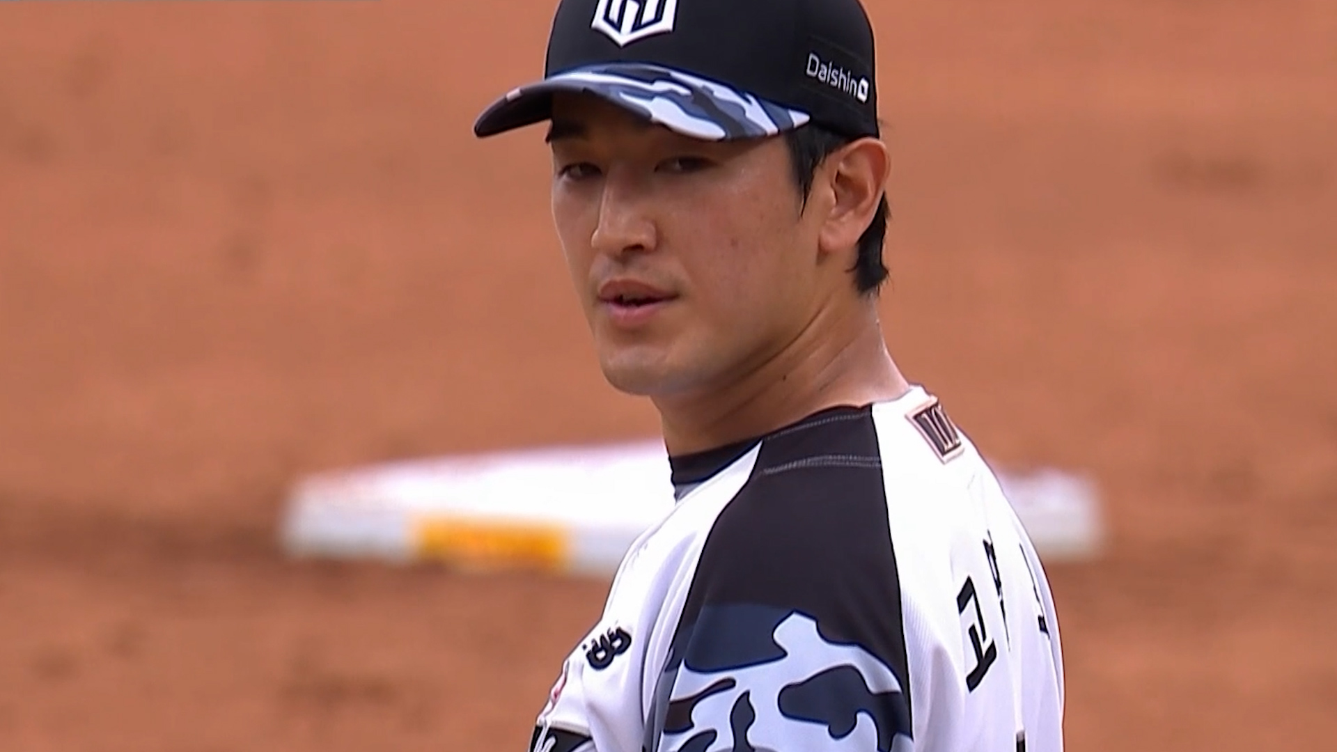 [KT] 2024/6/30 (DH1) 2사 후 실점 위기 맞았지만 삼진 처리하는 고영표 | TVING