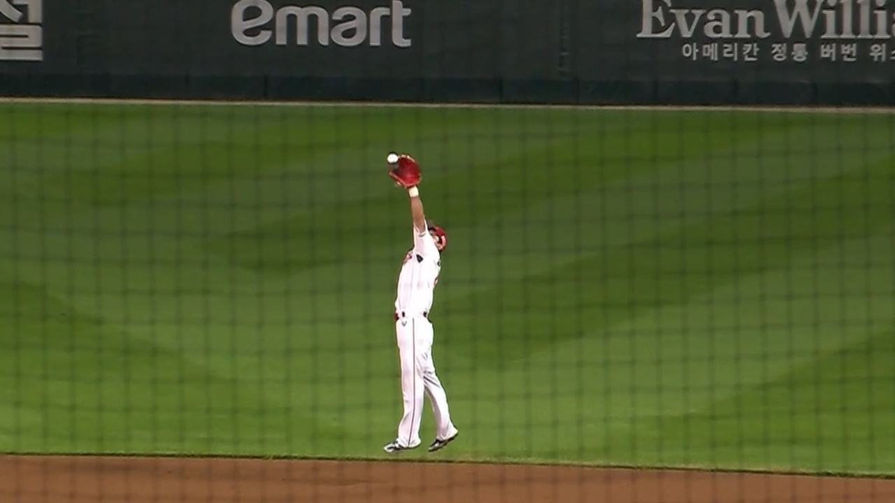 [SSG] 2024/7/11 '나비처럼 날아서!' 이닝을 끝내는 김성현의 점프 캐치 | TVING