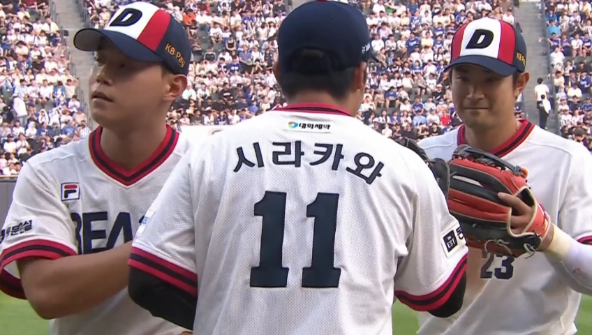 [두산] 7/13 '강승호의 깔끔한 수비' 덕아웃 앞에서 기다리는 시라카와 | TVING