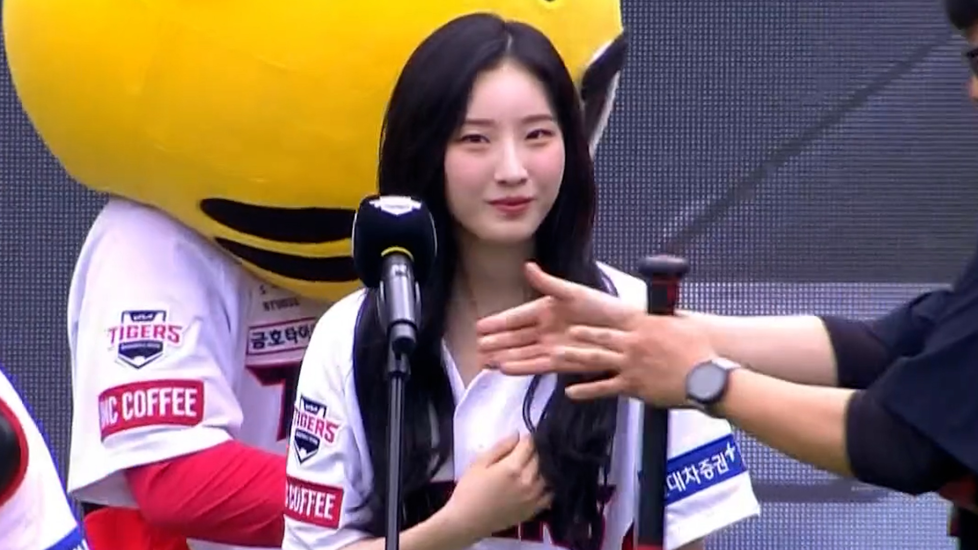 [KIA] 2024/7/14 애국가 - 걸그룹 ARTMS 하슬 | TVING