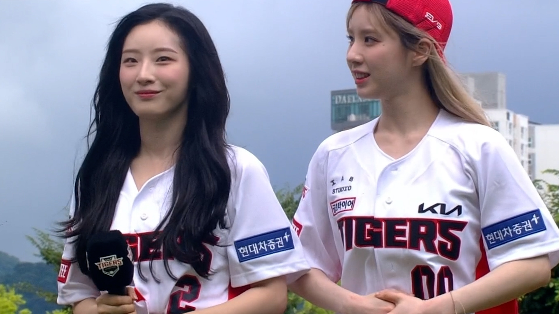 [KIA] 2024/7/14 시구&시타 - 걸그룹 ARTMS 하슬 & 희진 | TVING