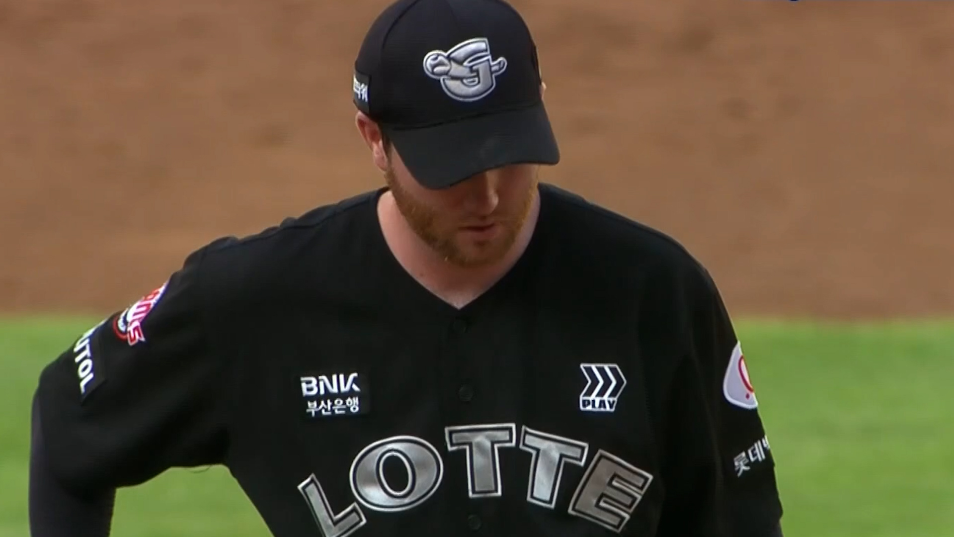 [롯데] 2024/7/21 '연속 견제' 주자를 잡아내는 반즈 | TVING