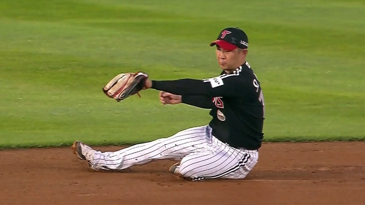 [LG] 2024/7/23 박수가 절로 나오는 오지환상적인 수비! | TVING