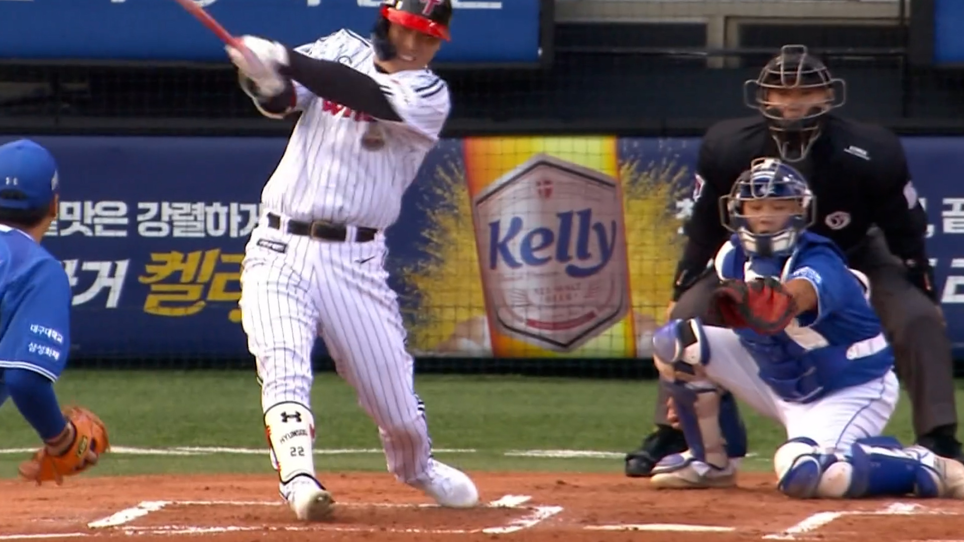 [LG] 2024/7/31 '초구 타격' 3루 주자를 불러들이는 김현수의 희생플라이 | TVING