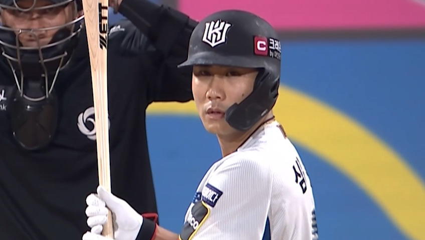 [KT] 2024/8/1 투수 키 넘기는 중전 안타로 오재일 홈으로 불러들이는 심우준 | TVING