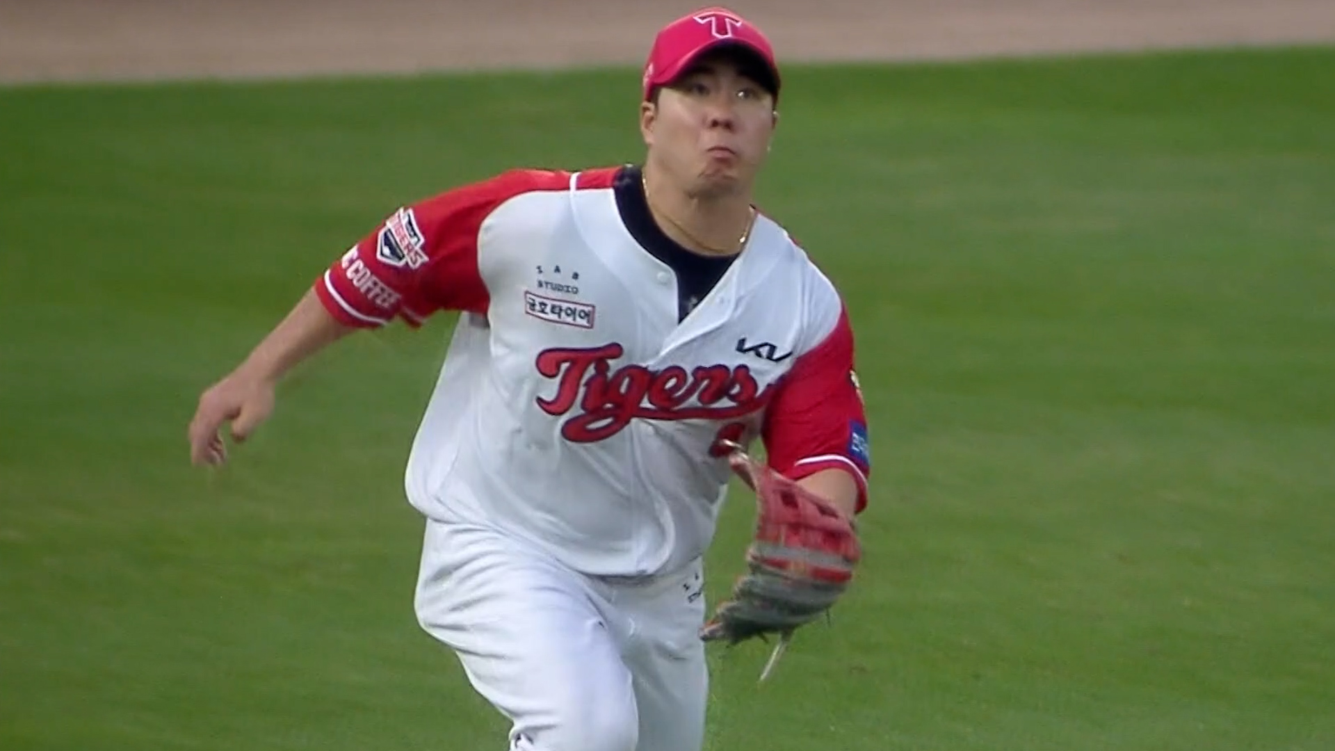 [KIA] 2024/8/9 양현종을 돕는 이창진의 슬라이딩 캐치! | TVING