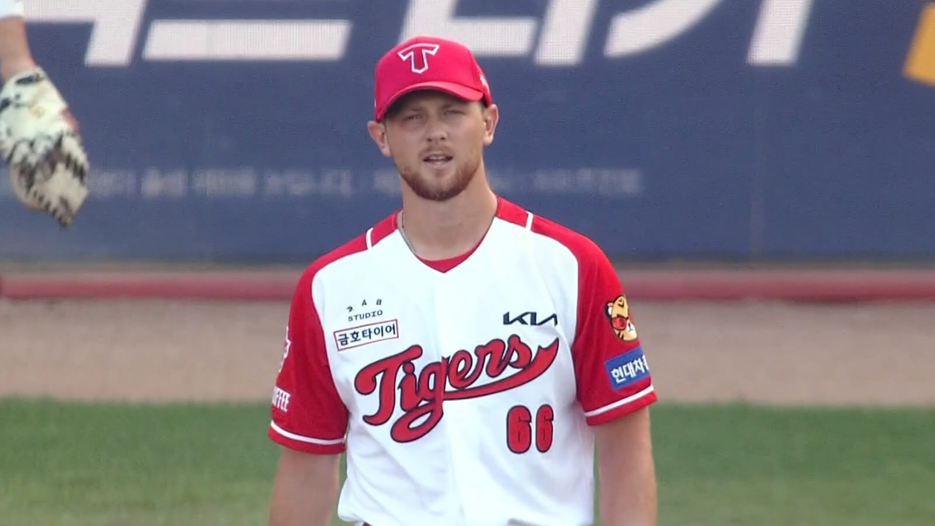 [KIA] 2024/8/11 '151km' KBO 데뷔전에서 첫 타자 상대하는 에릭 라우어 | TVING