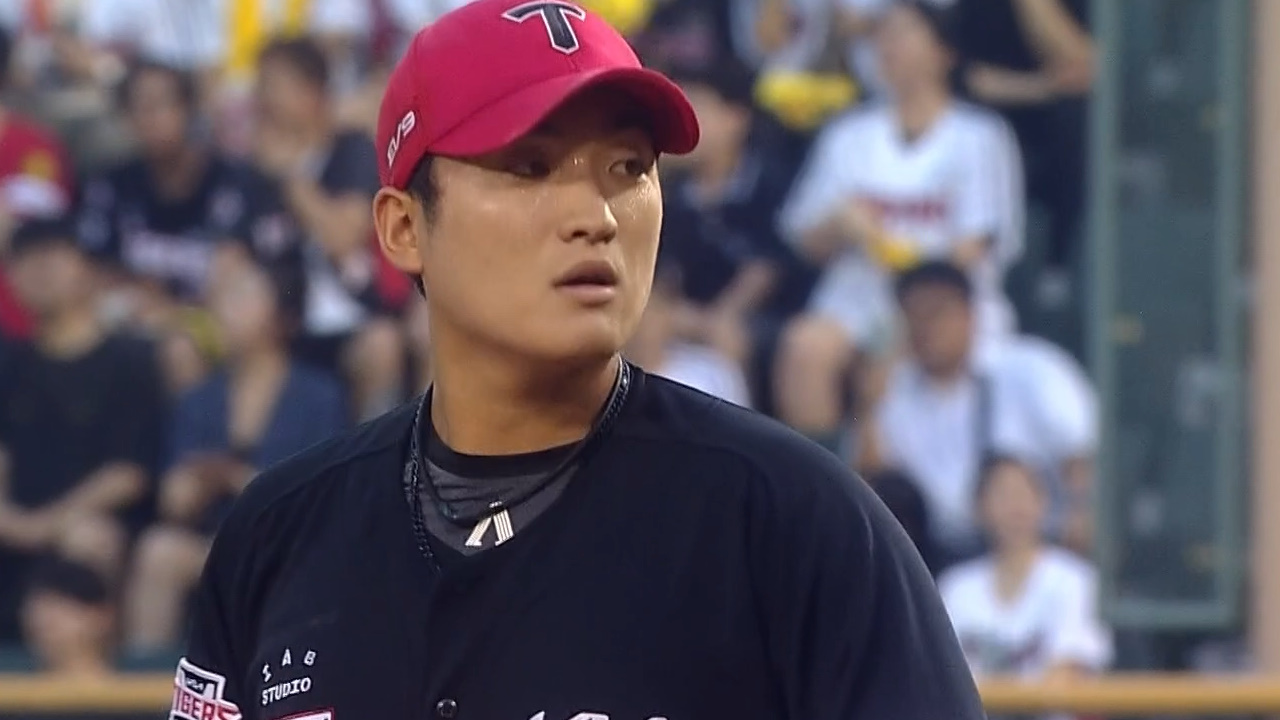 [KIA] 2024/8/16 득점권 위기를 뜬공으로 탈출하는 김도현! | TVING