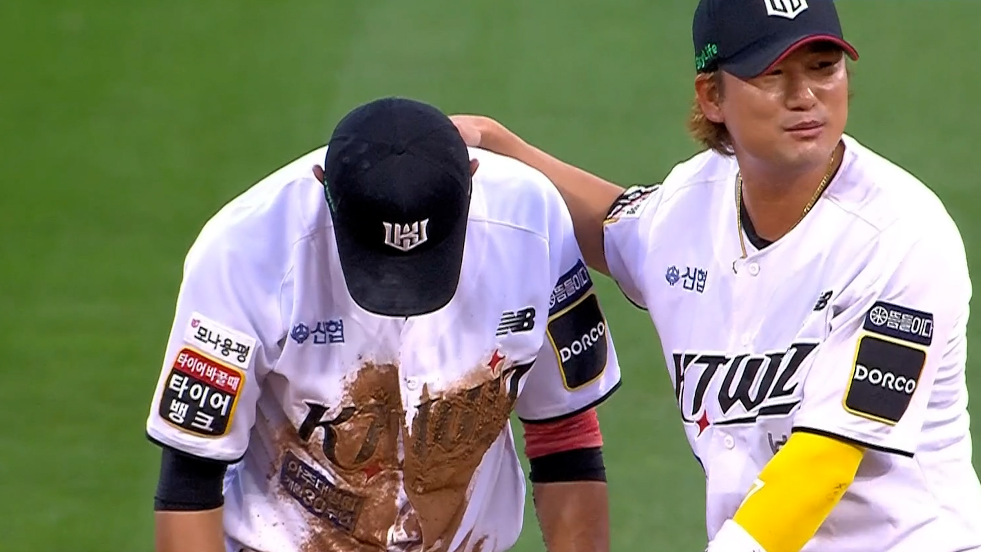 [KT] 8/21 '온몸을 던지는 수비' 묘기 같은 수비로 선행 주자 잡아내는 심우준 | TVING