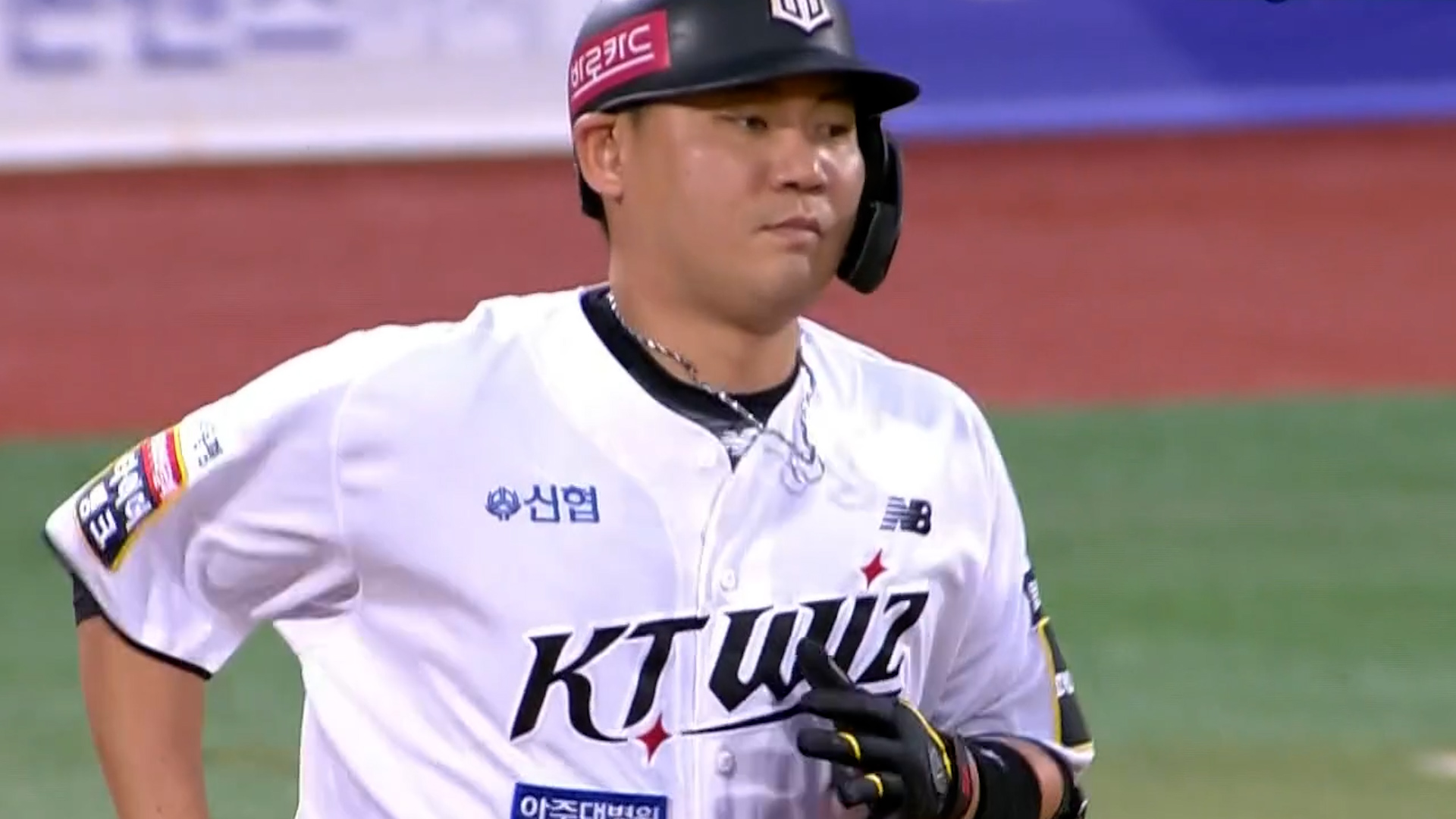 [KT] 2024/8/22 중앙 담장을 넘기는 장성우의 선제 투런포 | TVING