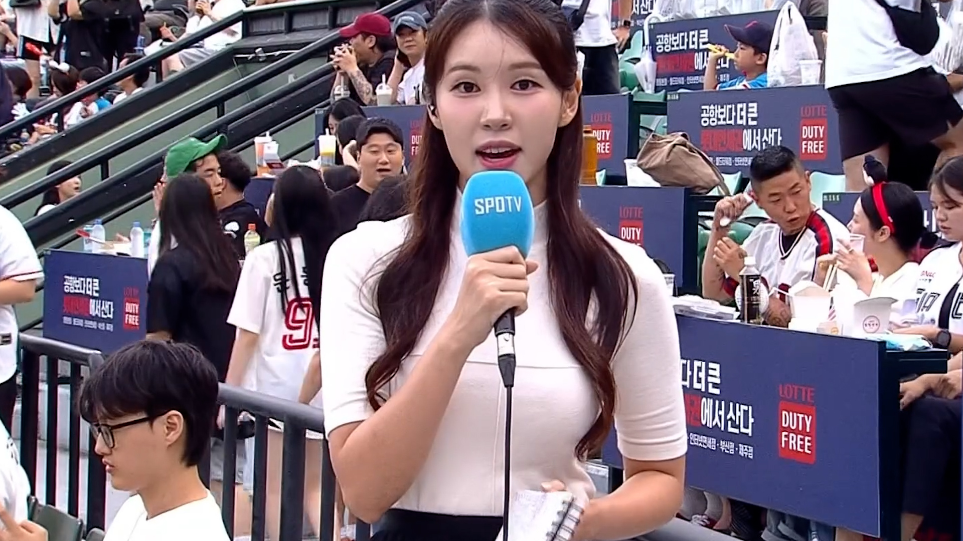 [롯데] 2024/8/27 장민지 리포터의 경기 전 현장 리포팅 | TVING