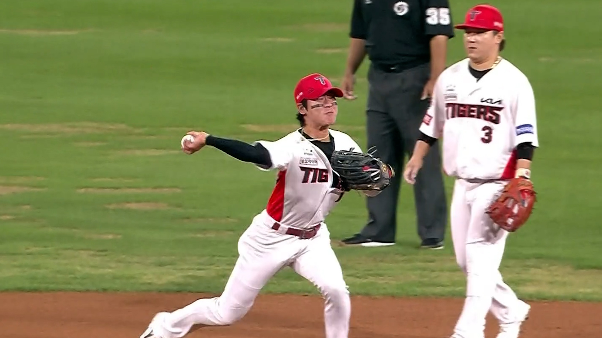 [KIA] 2024/9/4 안타성 타구를 건져 낸 박찬호의 호수비! | TVING