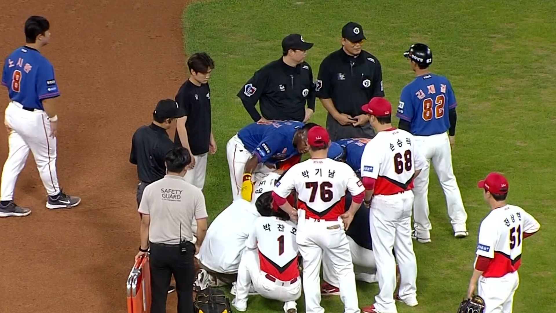 [KIA] 9/5 수비 도중 페라자와 강하게 충돌한 김도영 | TVING