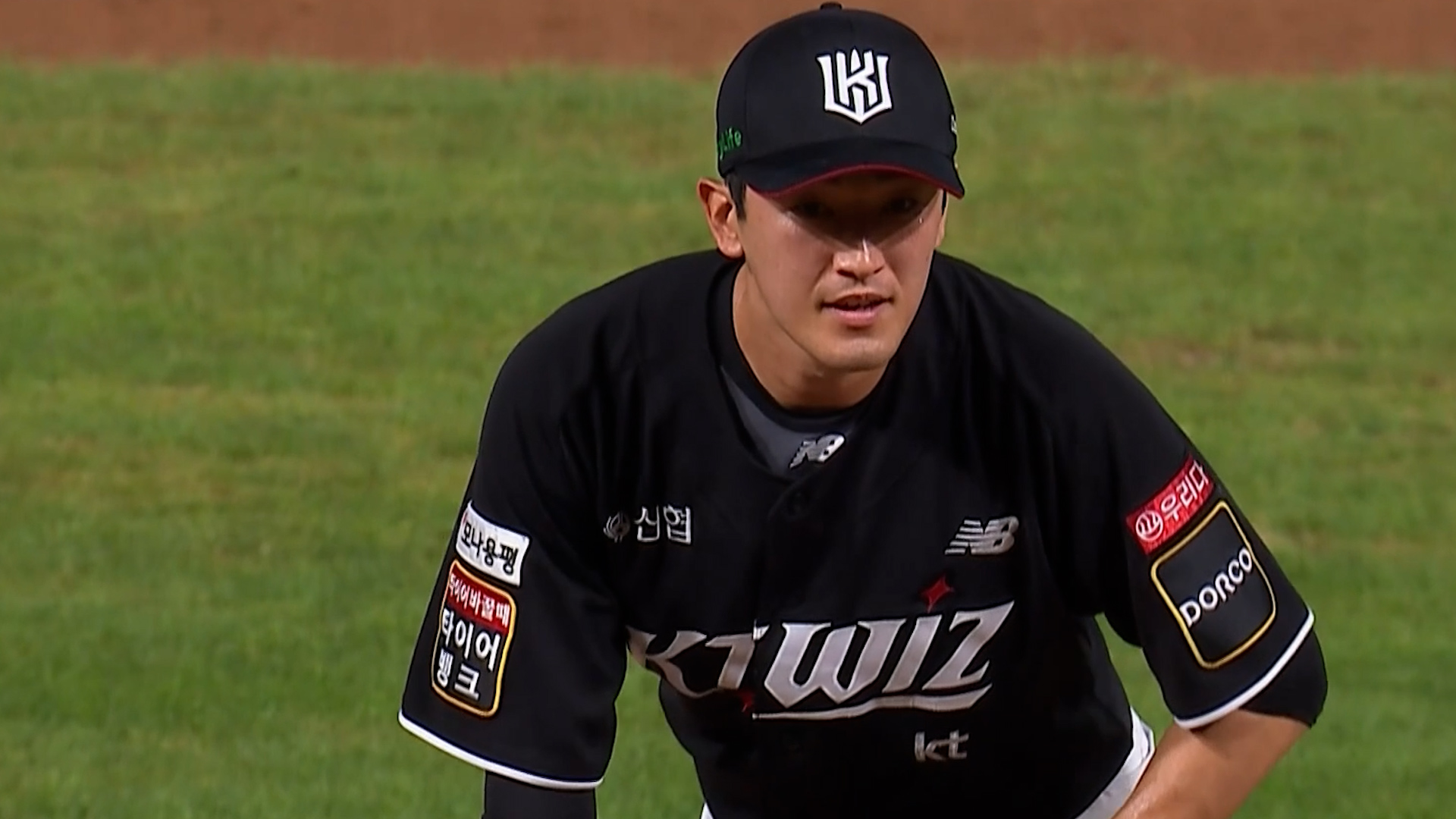 [KT] 9/6 '6-4-3 더블플레이' 세 타자로 1회 정리하는 고영표 | TVING