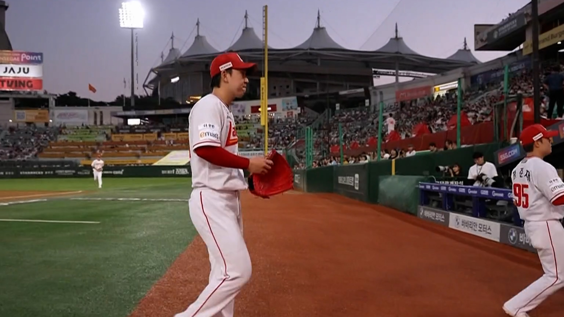 [SSG] 2024/9/10 '오태곤의 리버스 더블플레이' 위기를 넘기는 송영진 | TVING