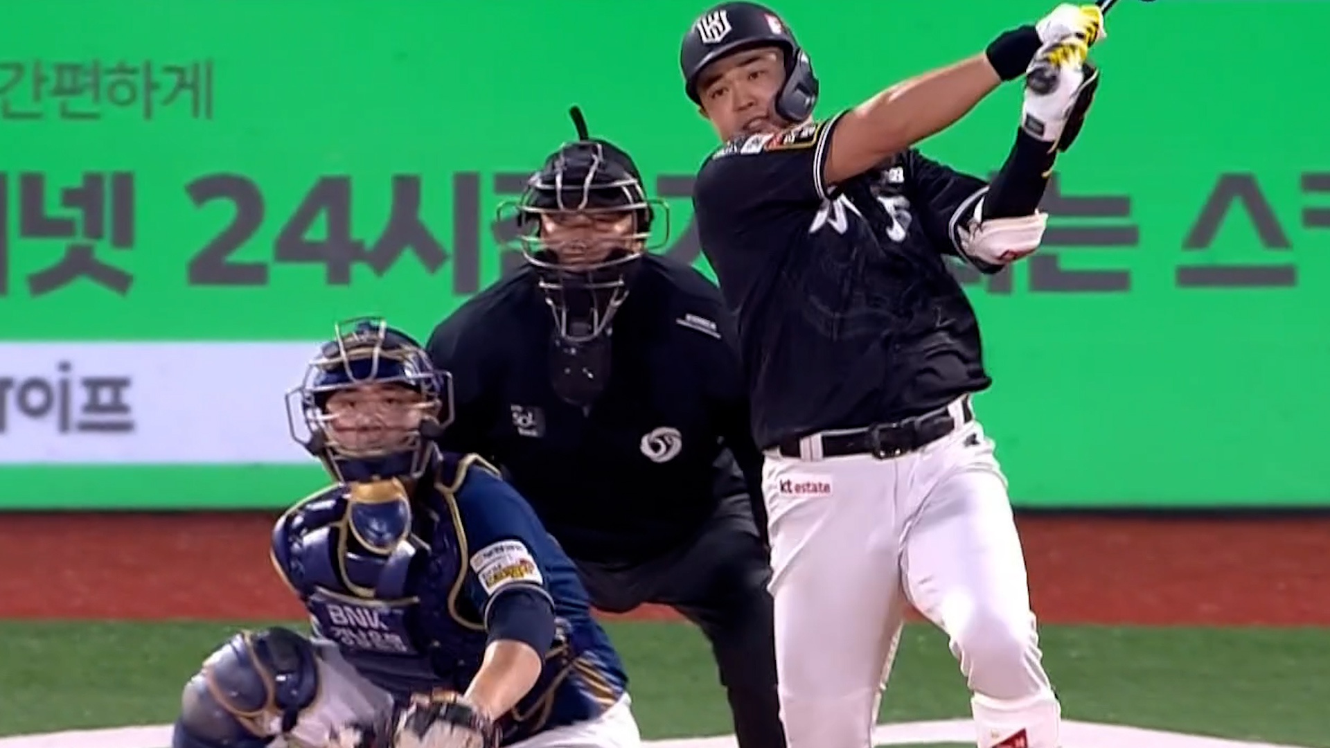 [KT] 9/10 만루 찬스를 놓치지 않은 문상철의 선제 2타점 적시타! | TVING