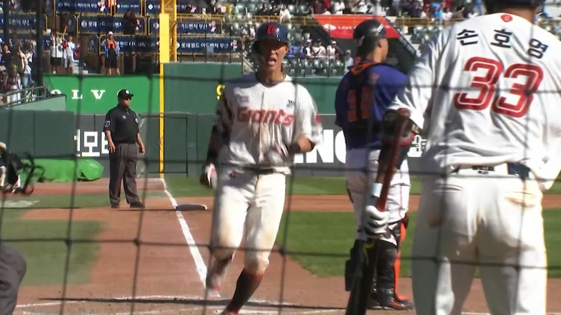 [롯데] 2024/9/14 상대 실책을 틈타 득점에 성공하는 박승욱 | TVING