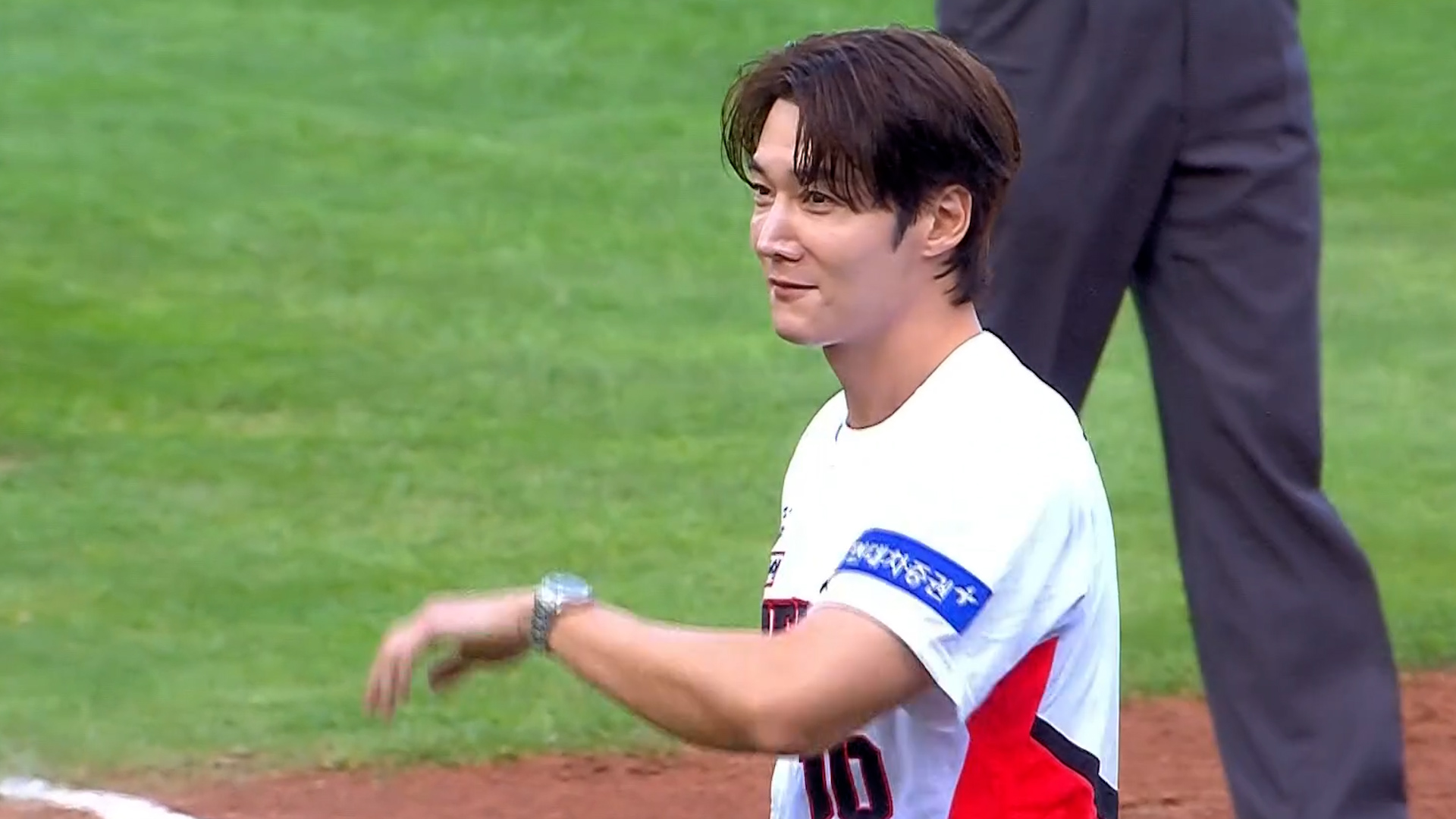 [KIA] 2024/9/14 시구 - 배우 최진혁 | TVING