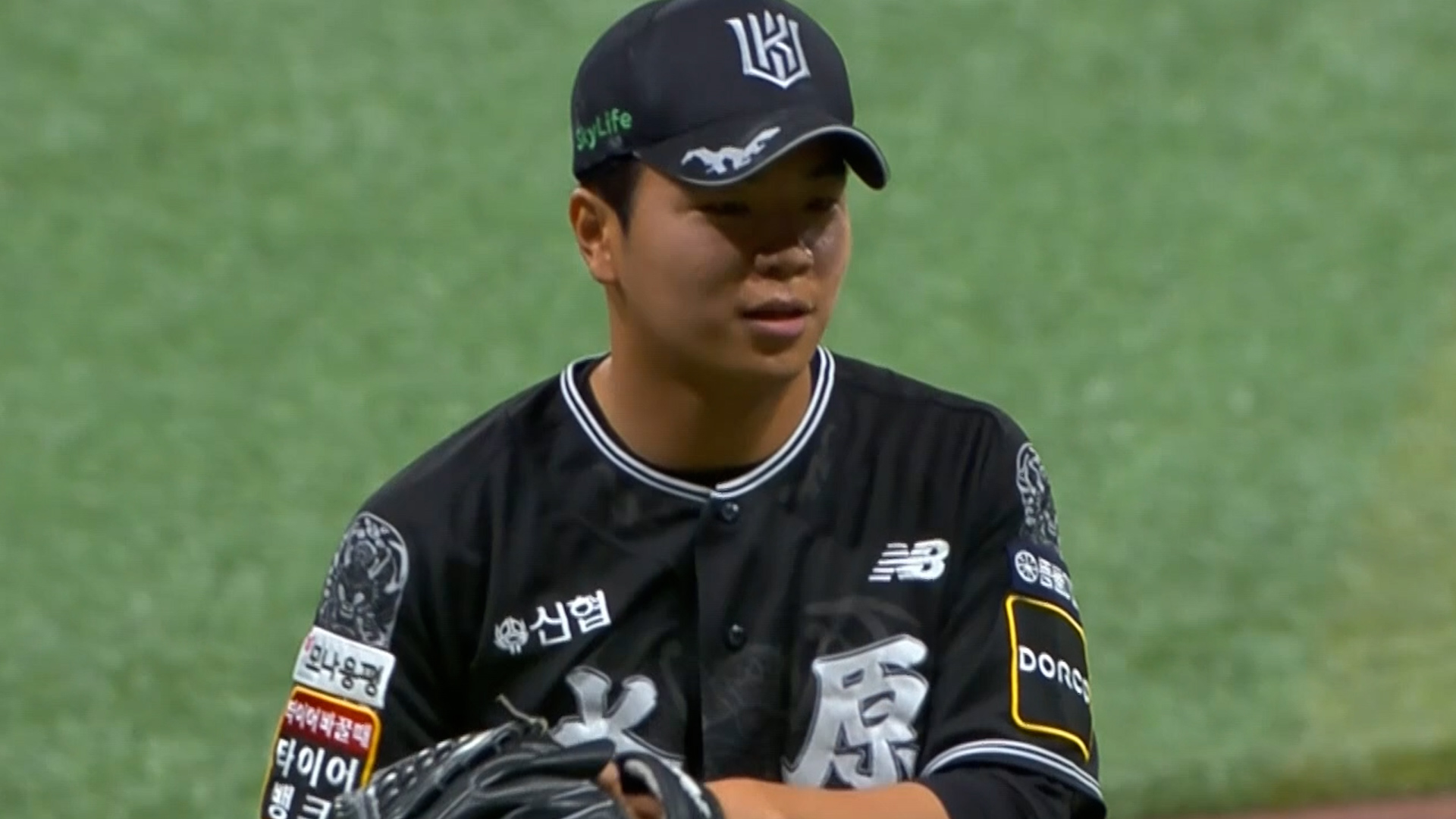 [KT] 9/17 1사 2루에 등판해 이닝을 정리하는 손동현 | TVING