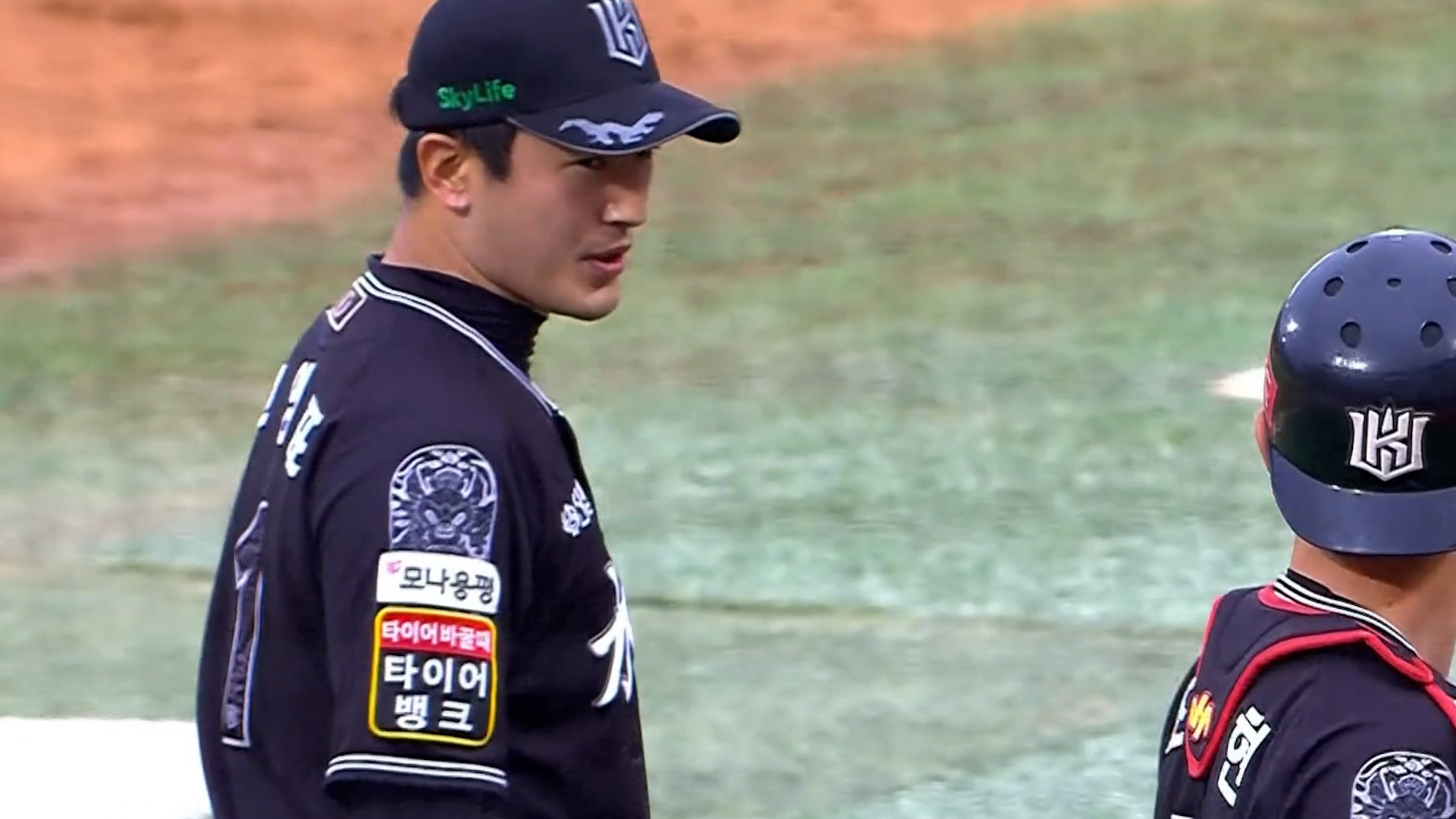 [KT] 2024/9/21 2사 1, 2루 위기에서 실점 없이 1회를 마무리하는 고영표 | TVING