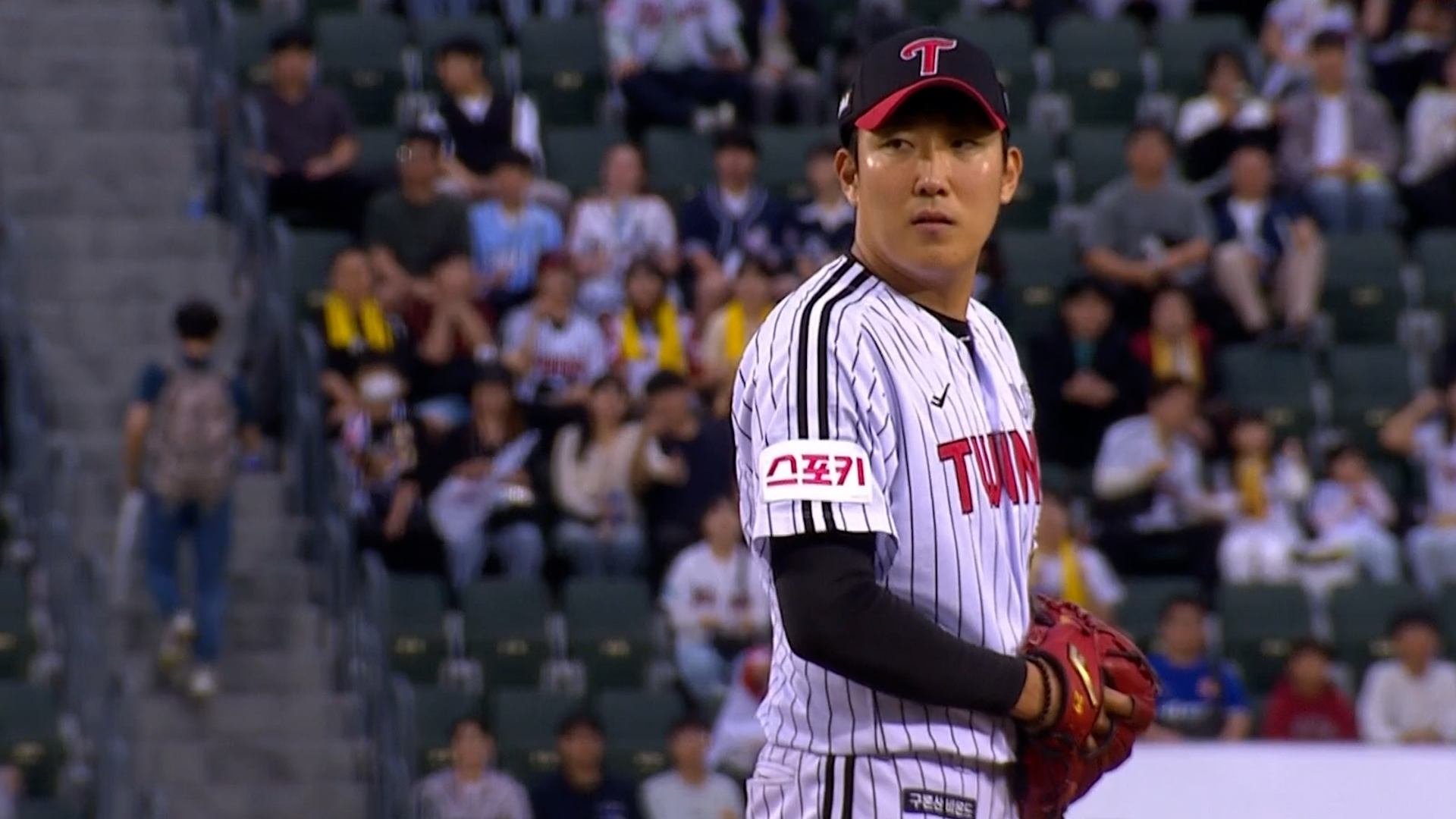 [LG] 2024/9/21 (DH2) 삼구삼진으로 첫 타자 돌려보내는 손주영 | TVING