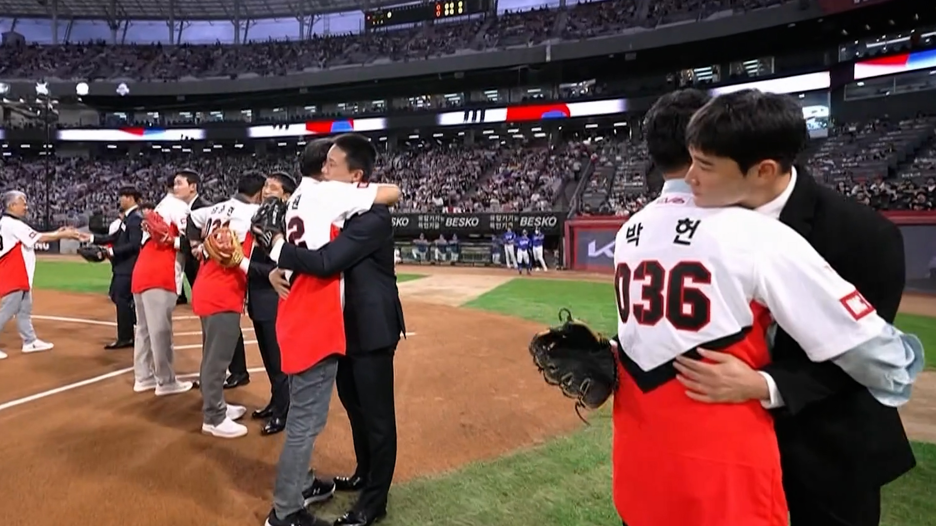 [KIA] 2024/9/24 시구&시포 - 2025 신인 선수 11명 & 가족 | TVING